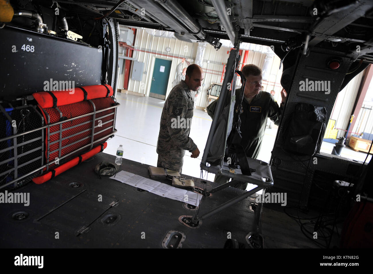 U.S. Army National Guard personnel daily duties and life. Working ...