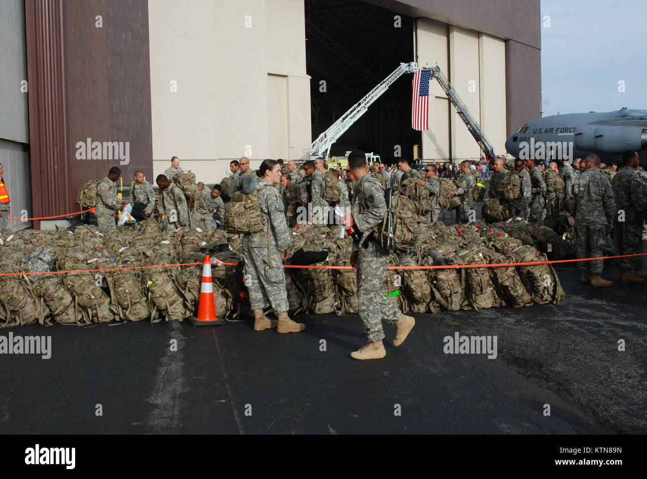 STEWART AIR NATIONAL GUARD BASE, Newburgh--Soliders of the New York ...