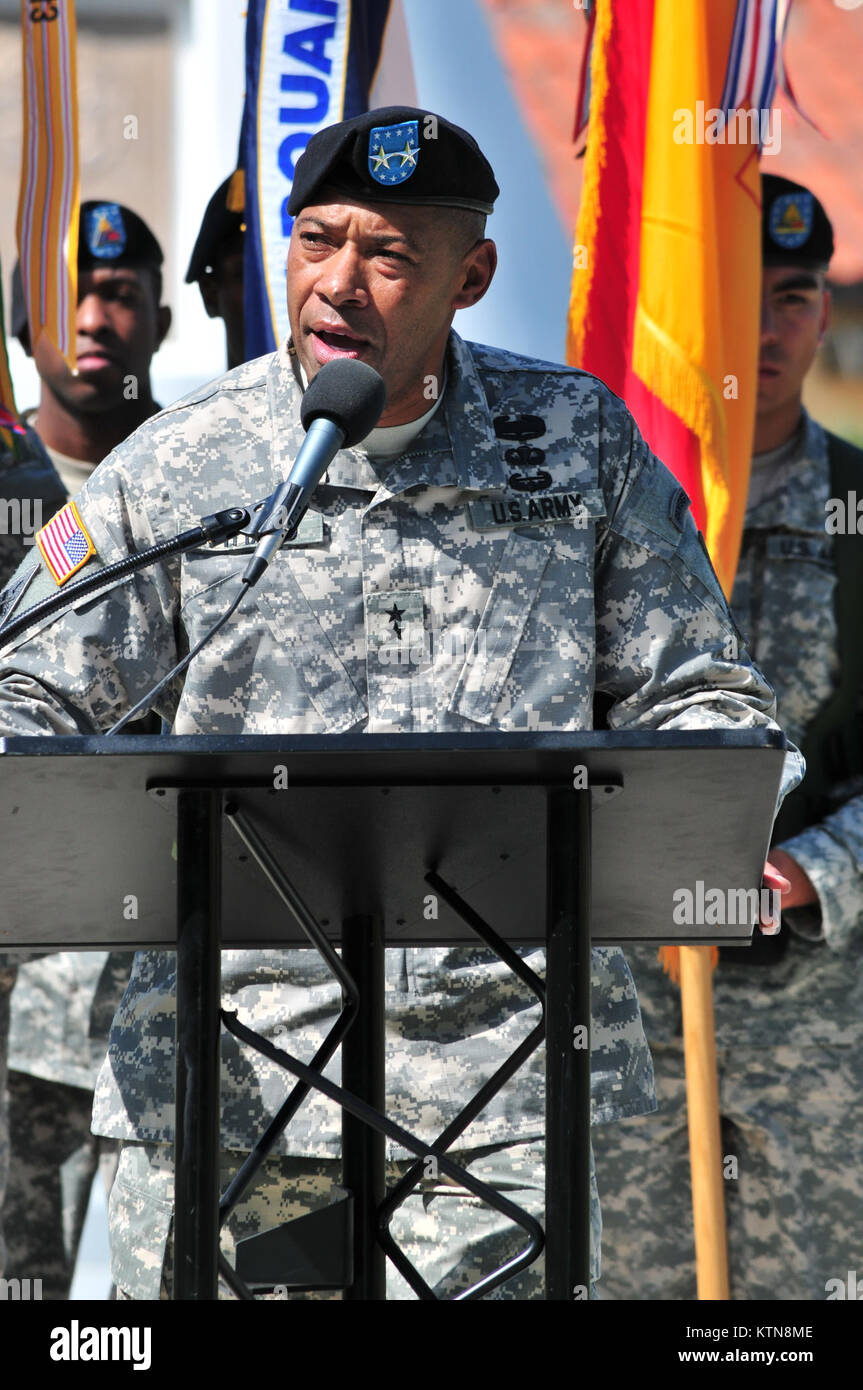 The 1st Armored Division and Fort Bliss Commanding General, Maj. Gen ...