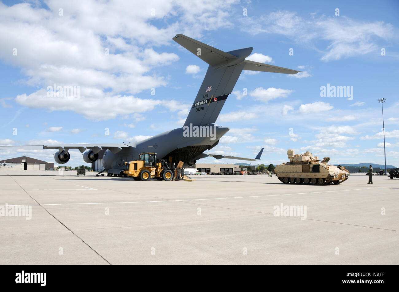 STEWART ANGB, Newburgh N.Y. --105th Airlift Wing Airmen and Army ...