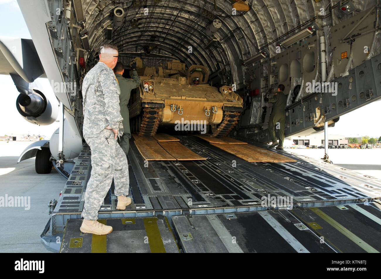 STEWART ANGB, Newburgh N.Y. --137th Airlift Squadron Loadmasters guide ...