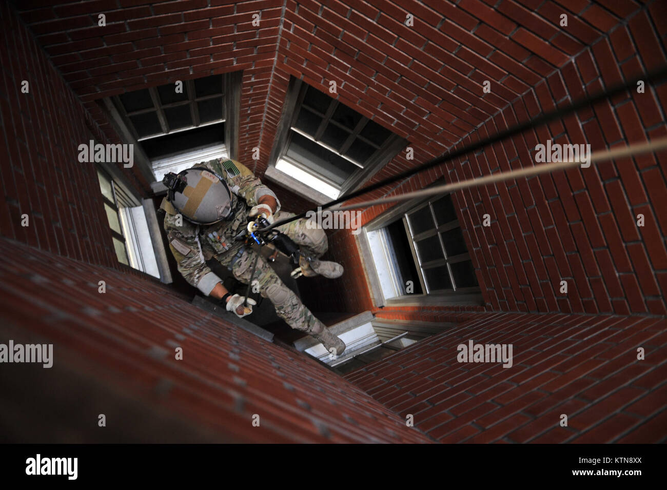 Free fall and static line jump hi-res stock photography and images - Alamy