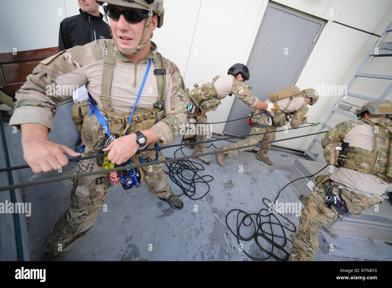 Free fall and static line jump hi-res stock photography and images - Alamy