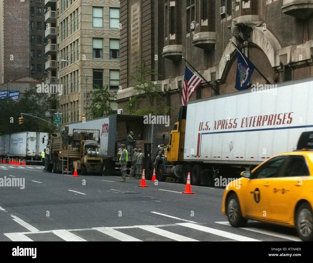 New York, NY -- New York Army National Guard Soldiers from the 204th ...