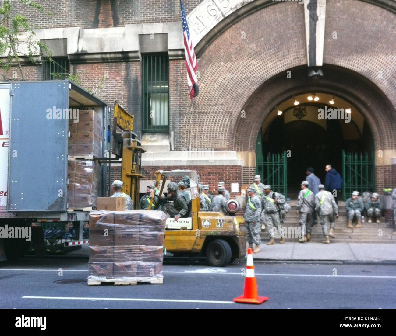 New York, NY -- New York Army National Guard Soldiers from the 204th ...