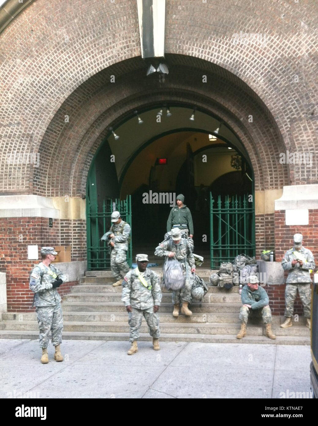 New York, NY -- New York Army National Guard Soldiers from the 204th ...
