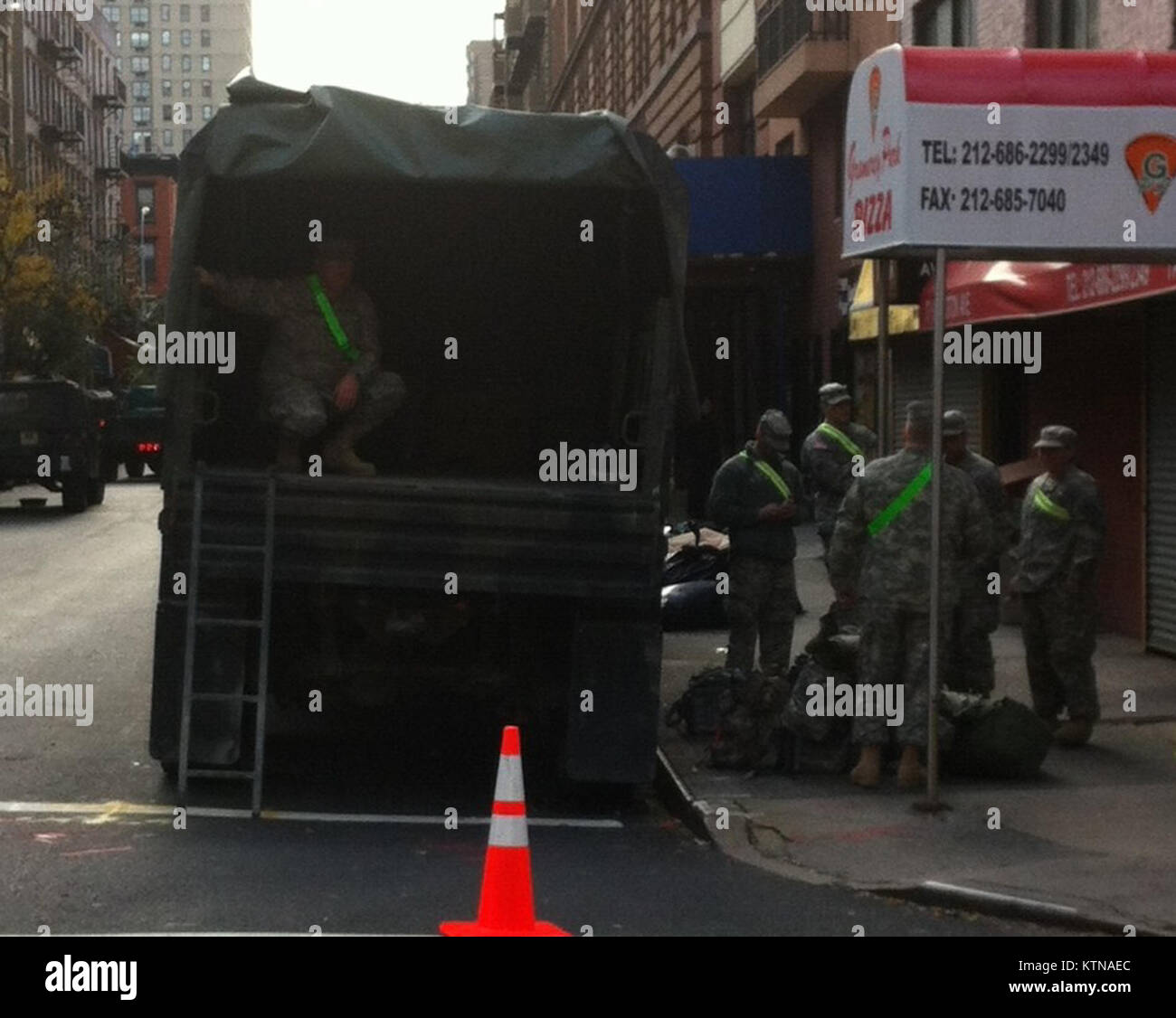 New York, NY -- New York Army National Guard Soldiers from the 204th ...