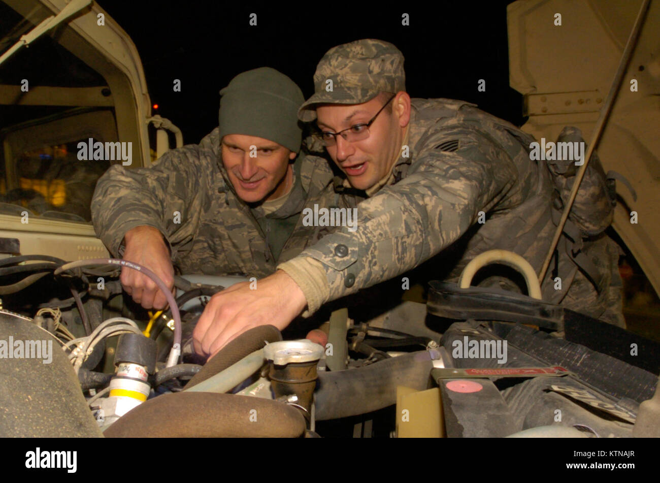 U.S. Army National Guard personnel daily duties and life. Working ...