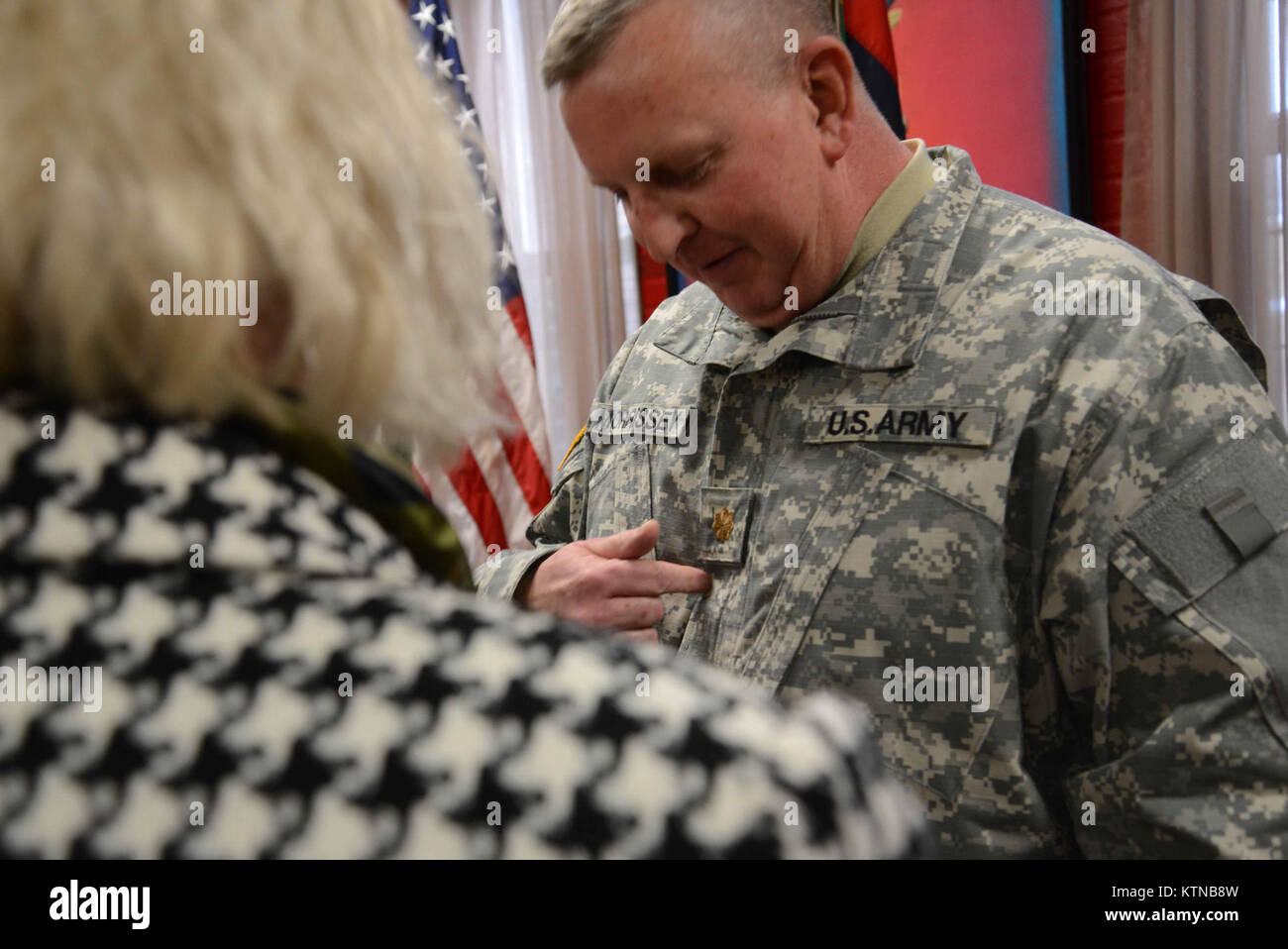 Presentation of US military award Stock Photo - Alamy