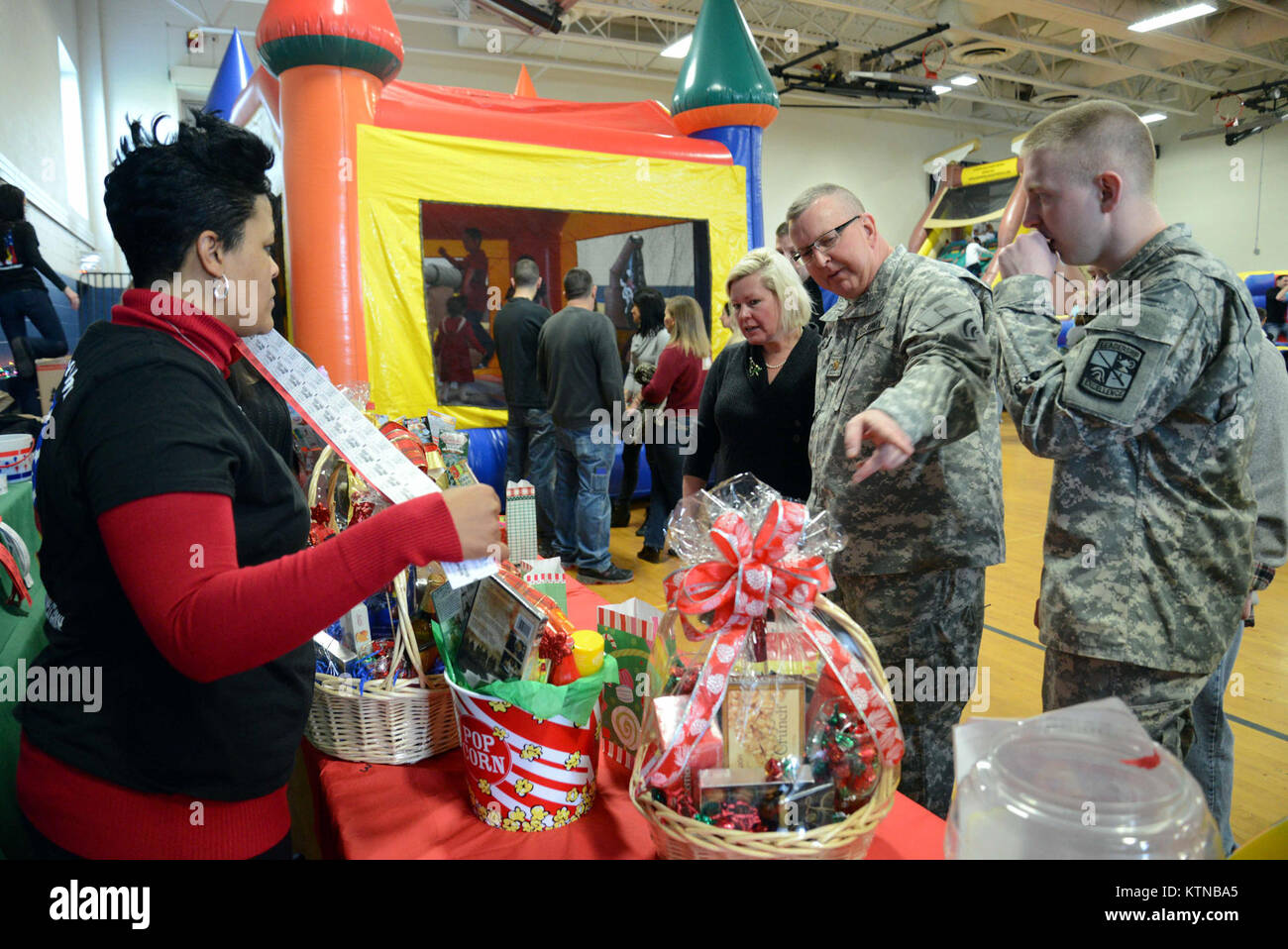 U.S. Army National Guard personnel daily duties and life. Working ...