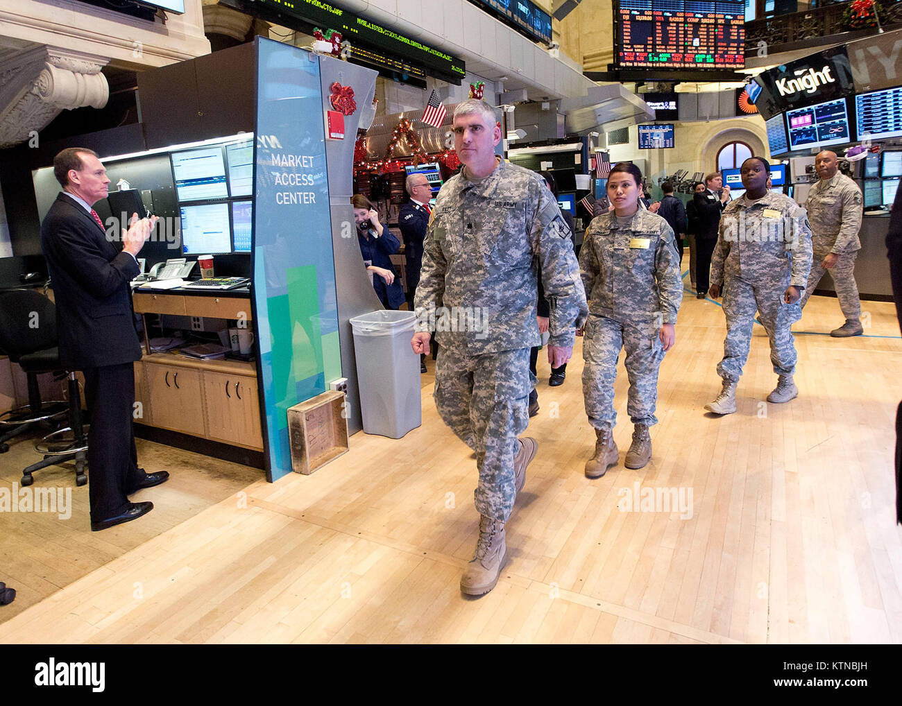 Ringing bell new york stock exchange hi-res stock photography and ...