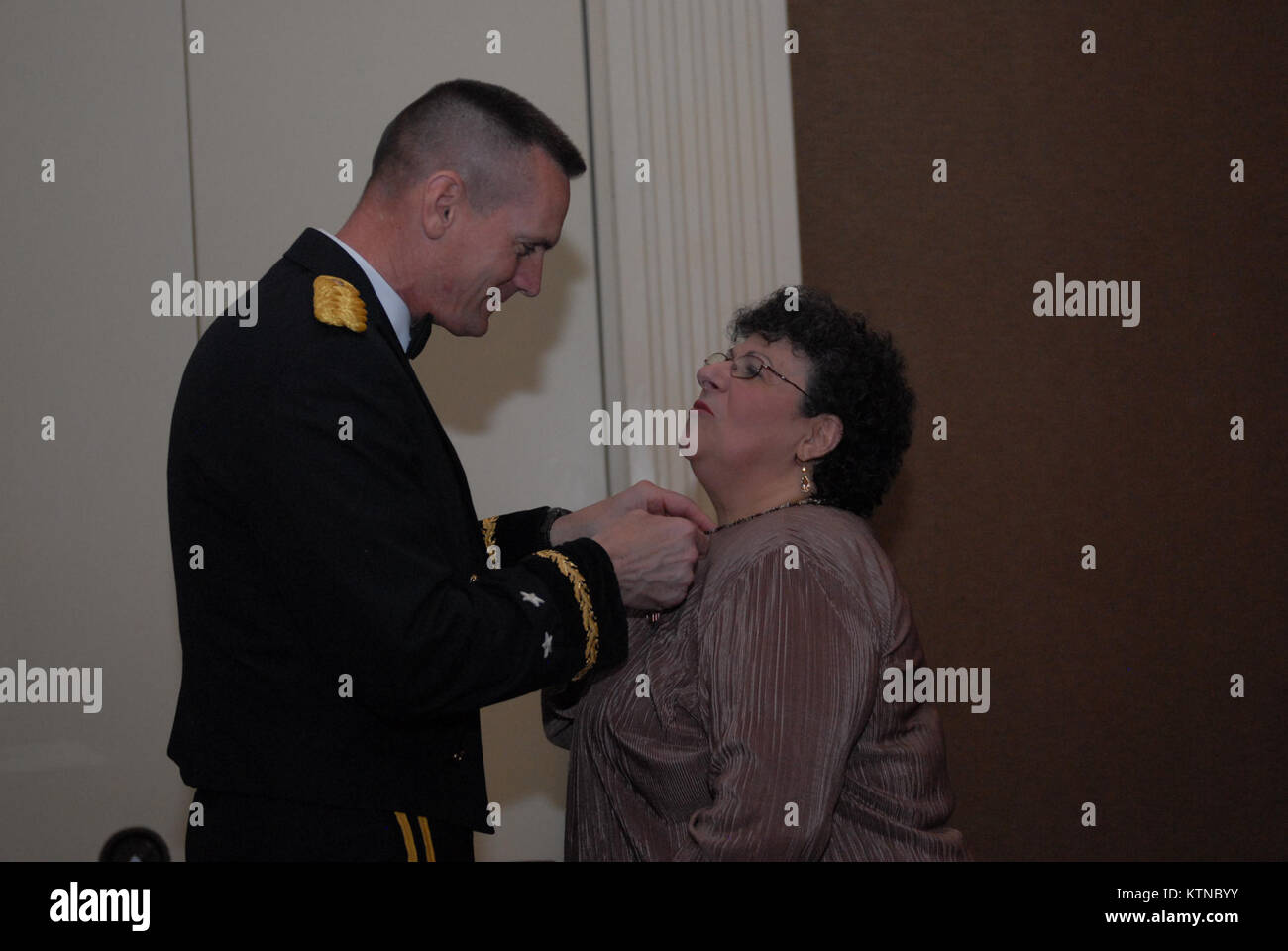 Presentation of US military award Stock Photo - Alamy