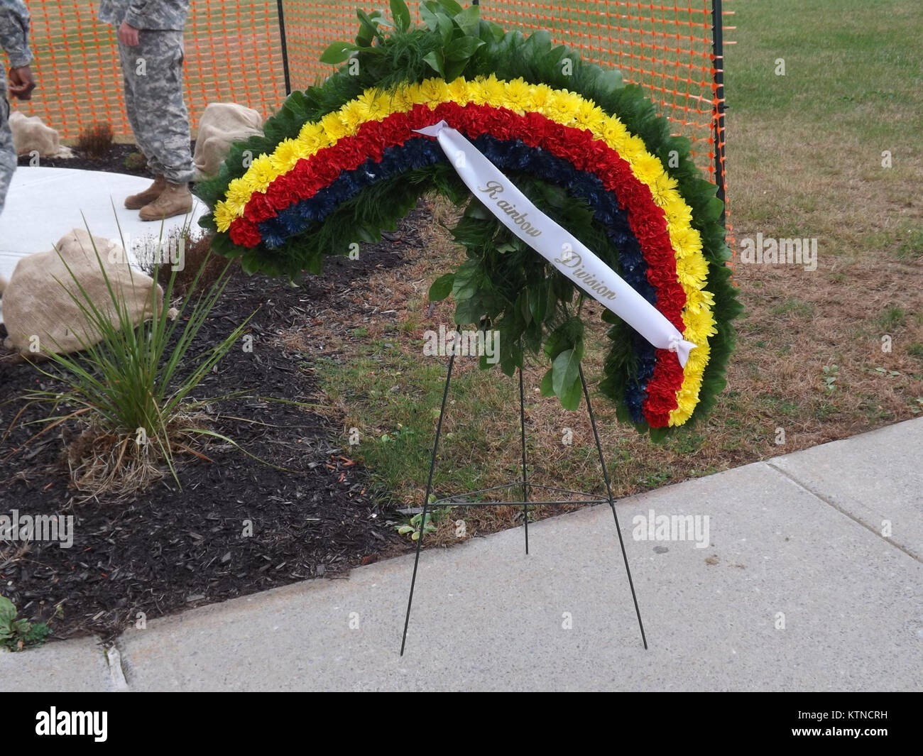 The commemorative wreath which Soldiers of the New York Army National ...