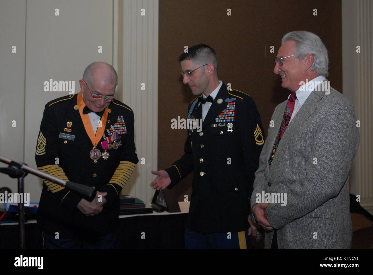 US military awards presentation Stock Photo - Alamy