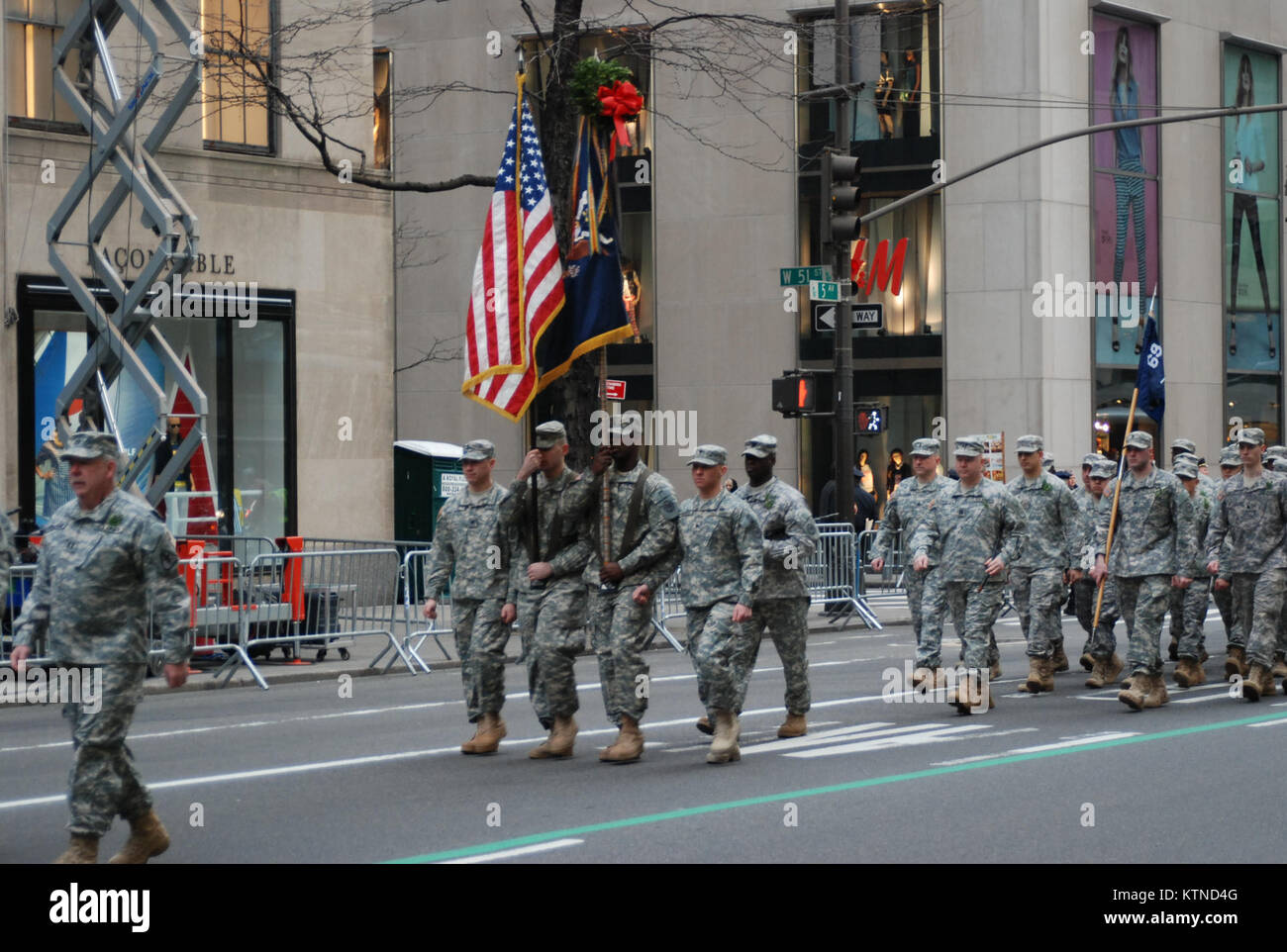 U.S. Army National Guard personnel daily duties and life. Working ...