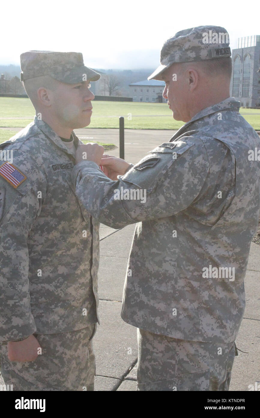 U.S. Army National Guard personnel daily duties and life. Working ...