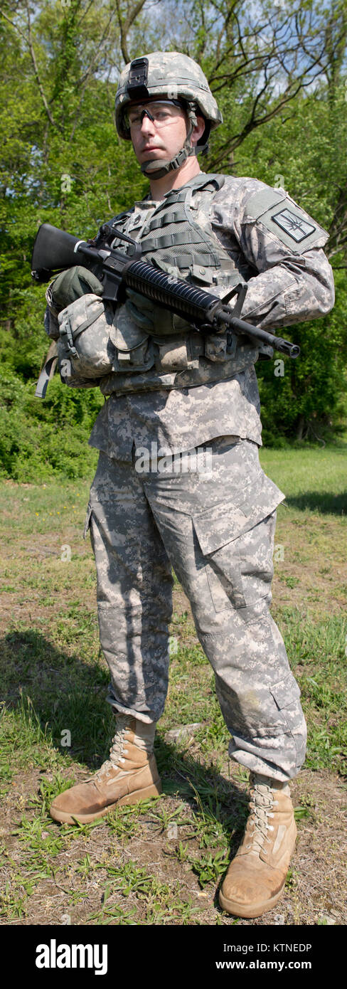 National Guard Soldiers compete for the 2013 Best Warrior competition ...