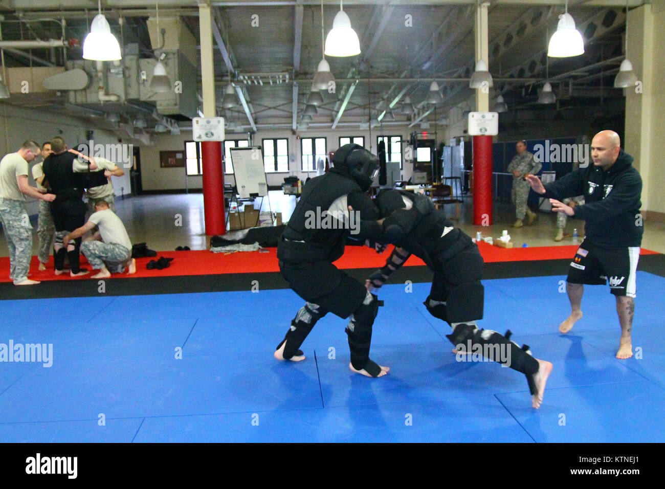 New York National Guard Soldiers fight during Level 1 Army Combatives ...