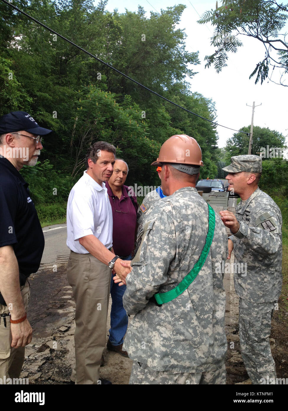 MOHAWK, N.Y. - New York Governor Andrew Cuomo meets with engineers of ...