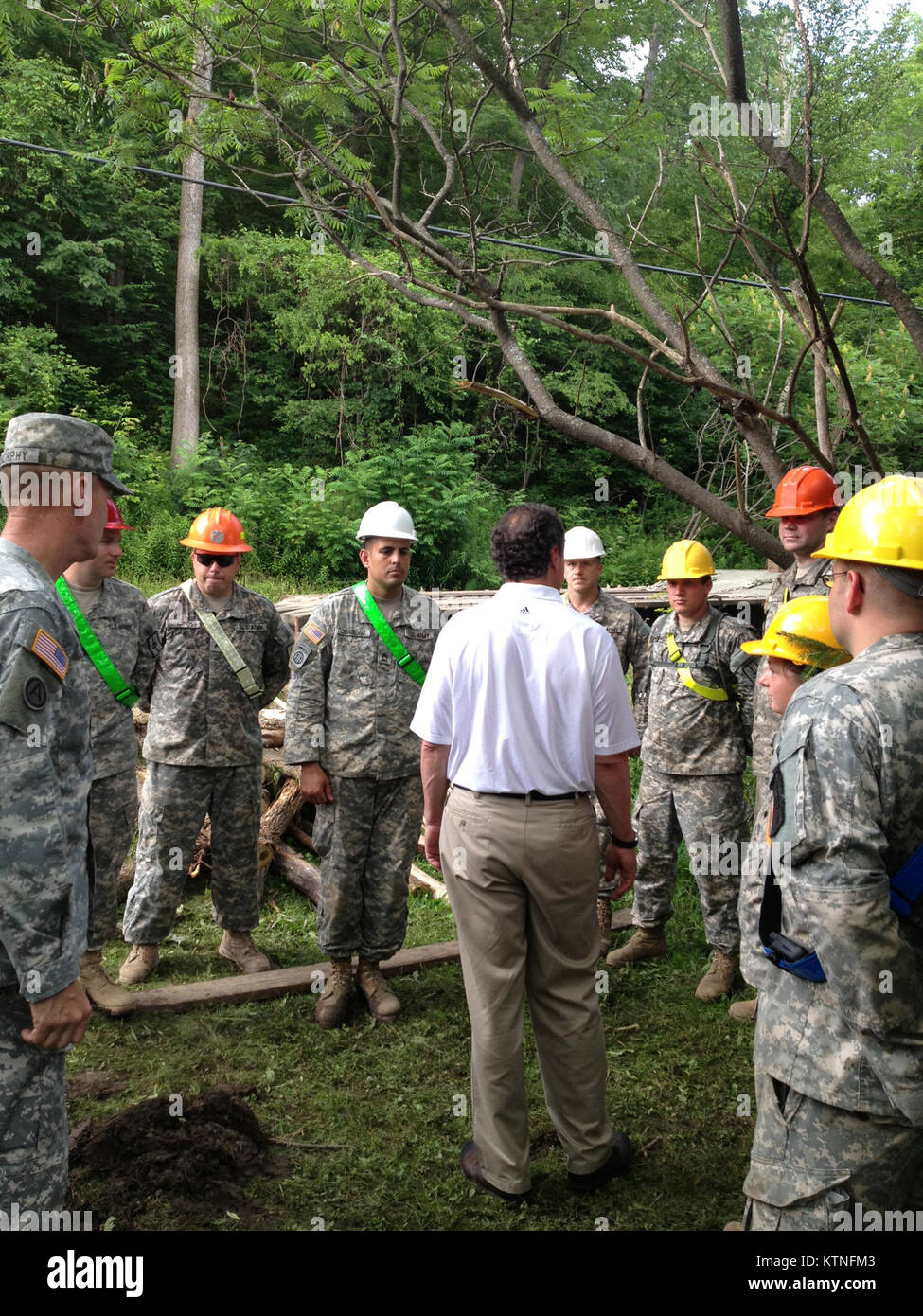 MOHAWK, N.Y. - New York Governor Andrew Cuomo meets with engineers of ...