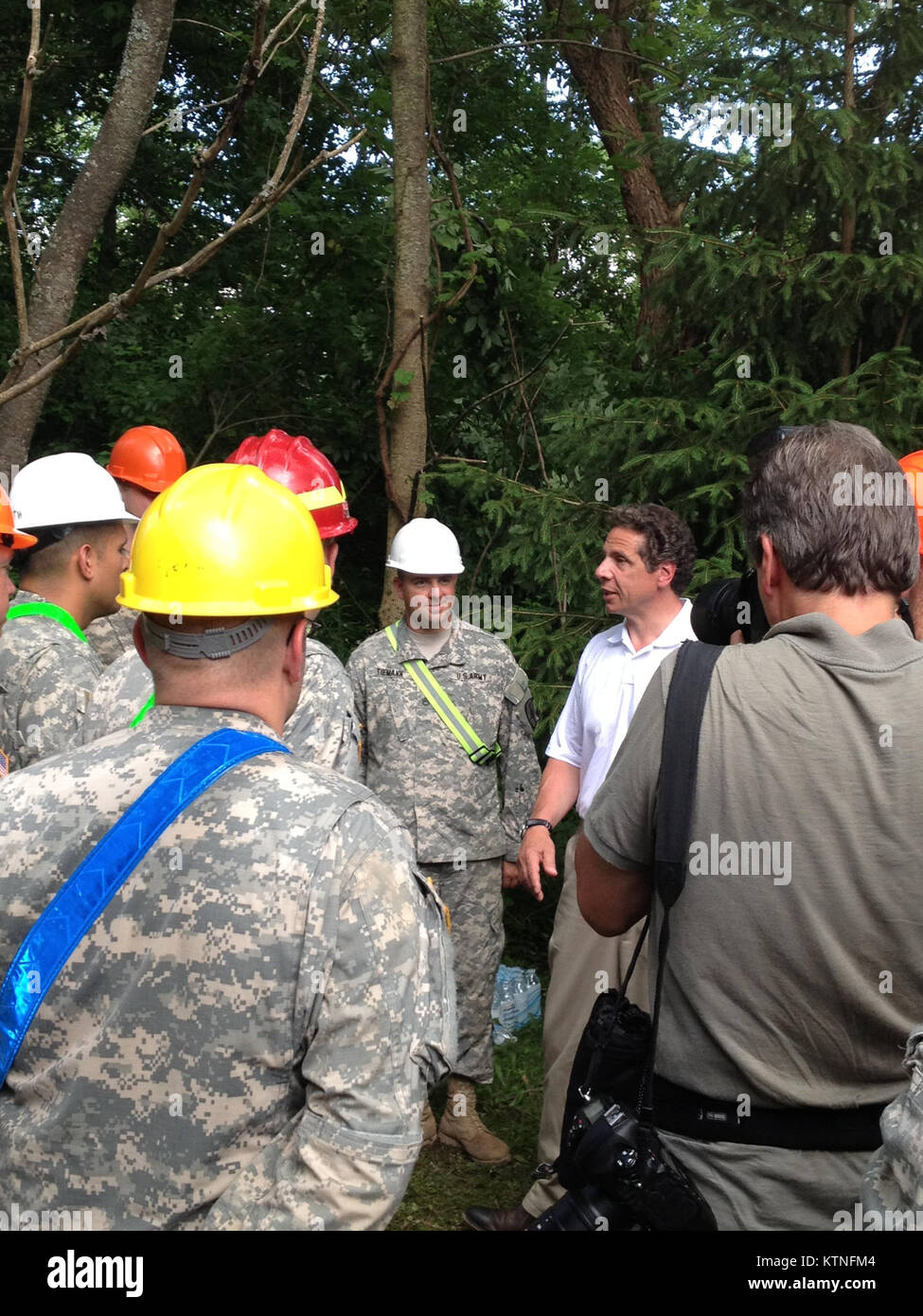 MOHAWK, N.Y. - New York Governor Andrew Cuomo meets with engineers of ...