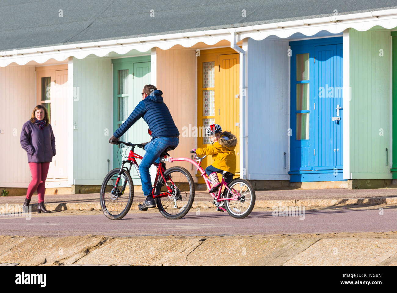 Bournemouth, Dorset, UK. 26th Dec, 2017. UK weather: warm sunny day as ...
