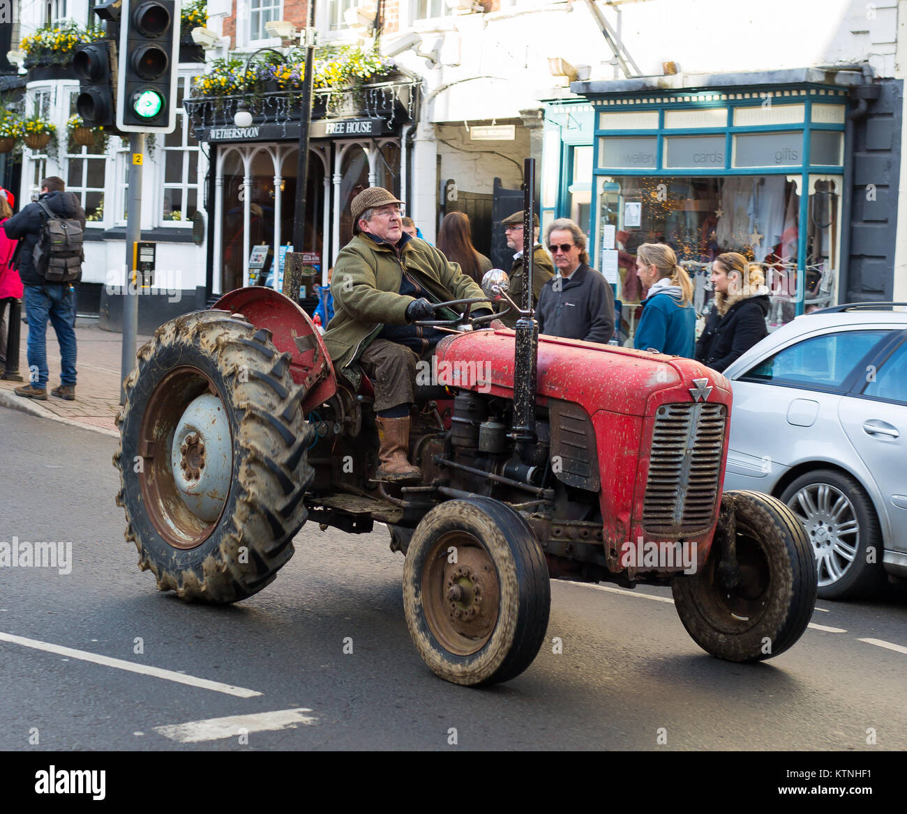 Vintage and modern tractors hi-res stock photography and images - Alamy
