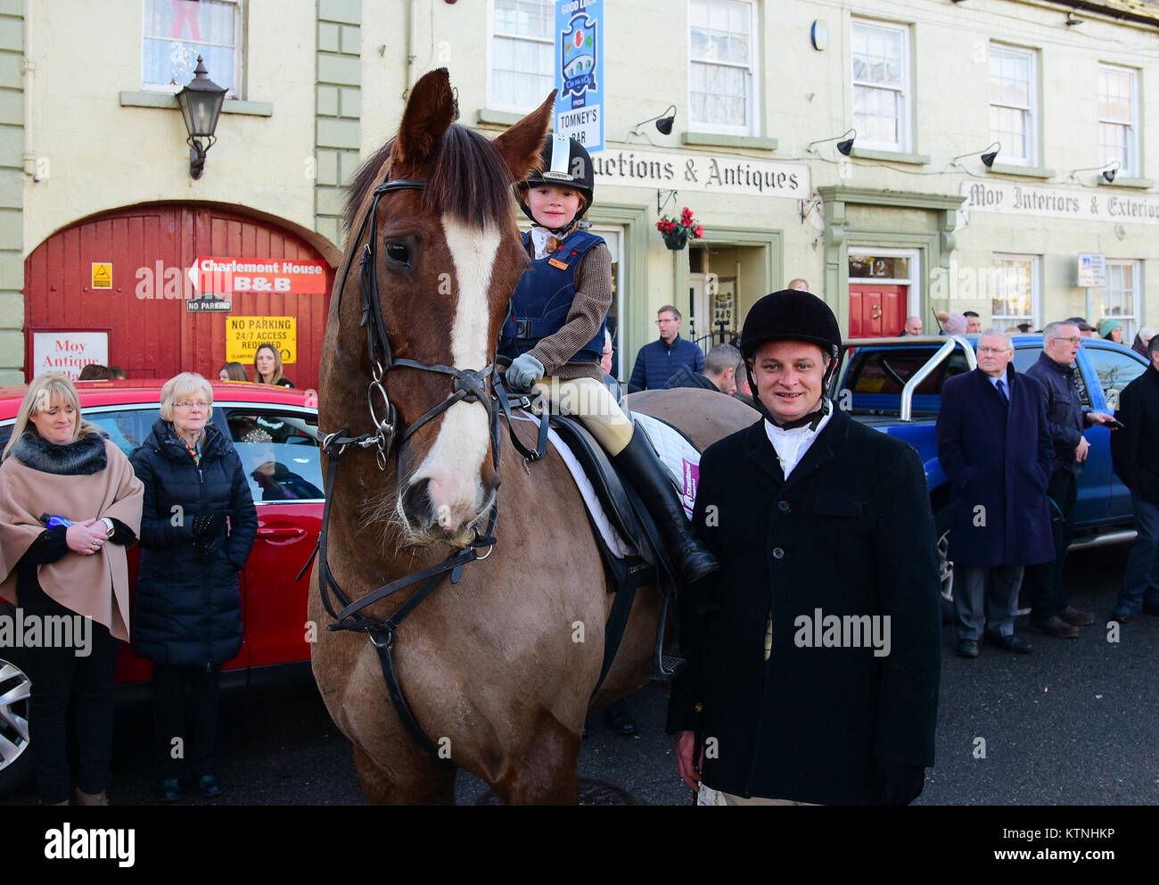 Moy, UK. 26th Dec, 2017. The South Tyrone Fox Hounds annual Boxing day ...