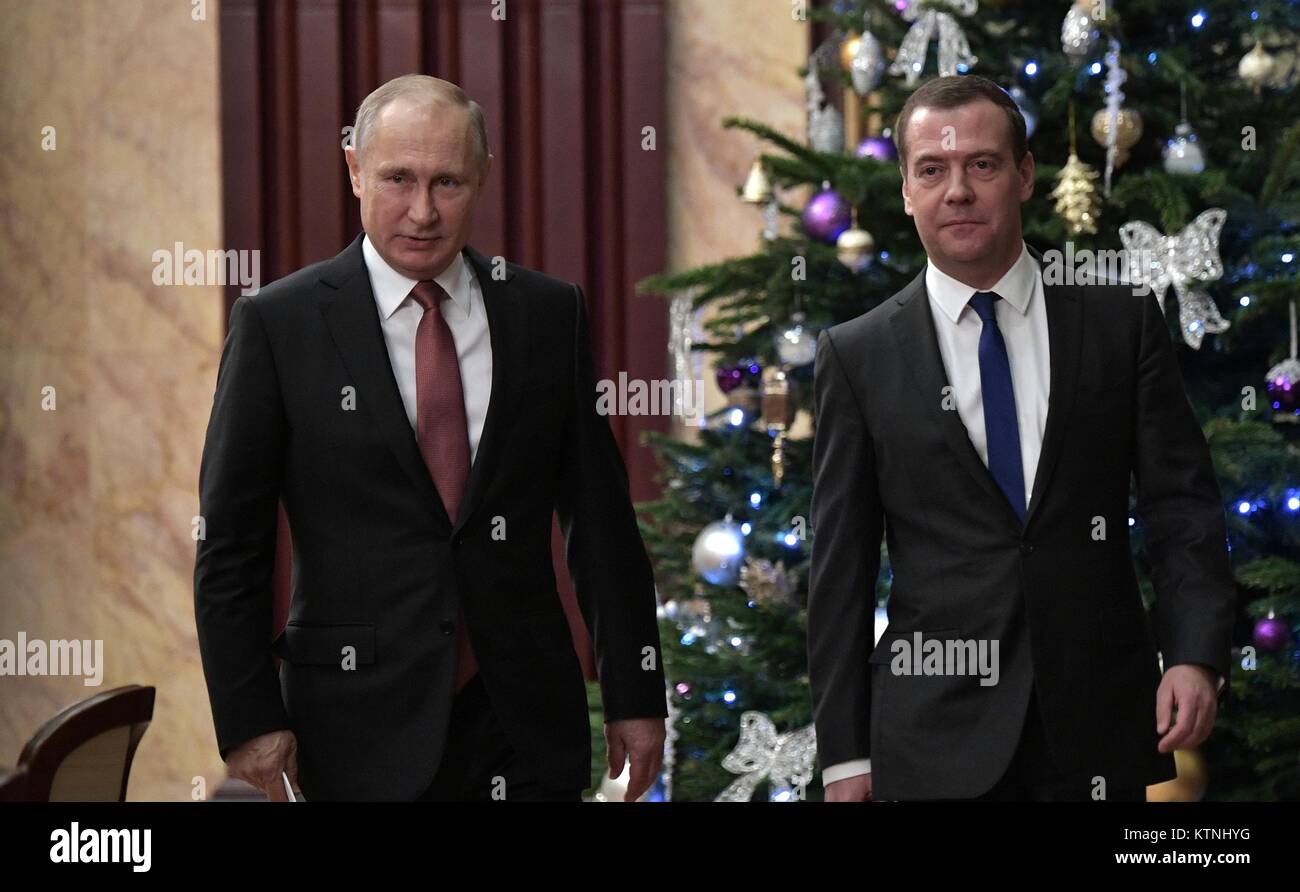 Russian president vladimir putin walk hi-res stock photography and ...