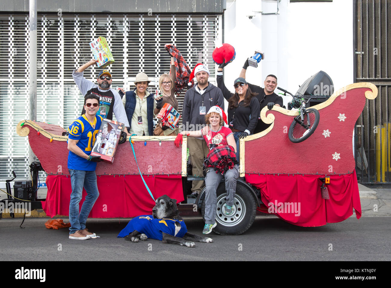 Homeless santa claus hi-res stock photography and images - Alamy