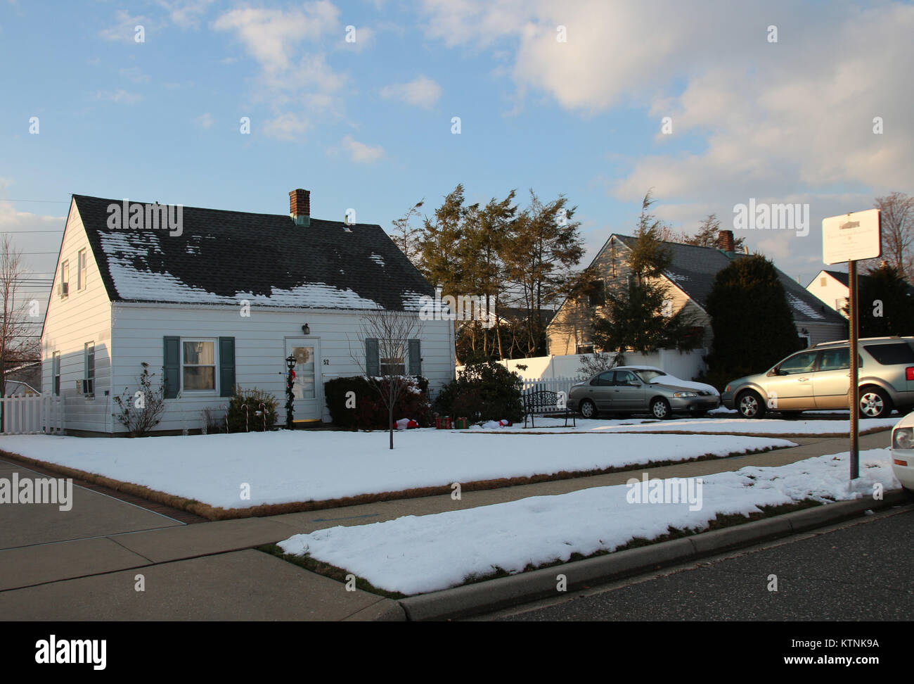 Levittown, USA. 10th Dec, 2017. Small residential houses pictured in a ...