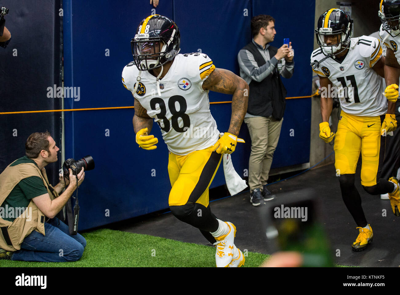 Houston, TX, USA. 25th Dec, 2017. Pittsburgh Steelers running back ...