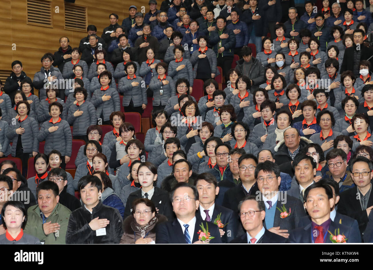 27th Dec, 2017. Becoming regular workers Interior Minister Kim Boo-kyum ...