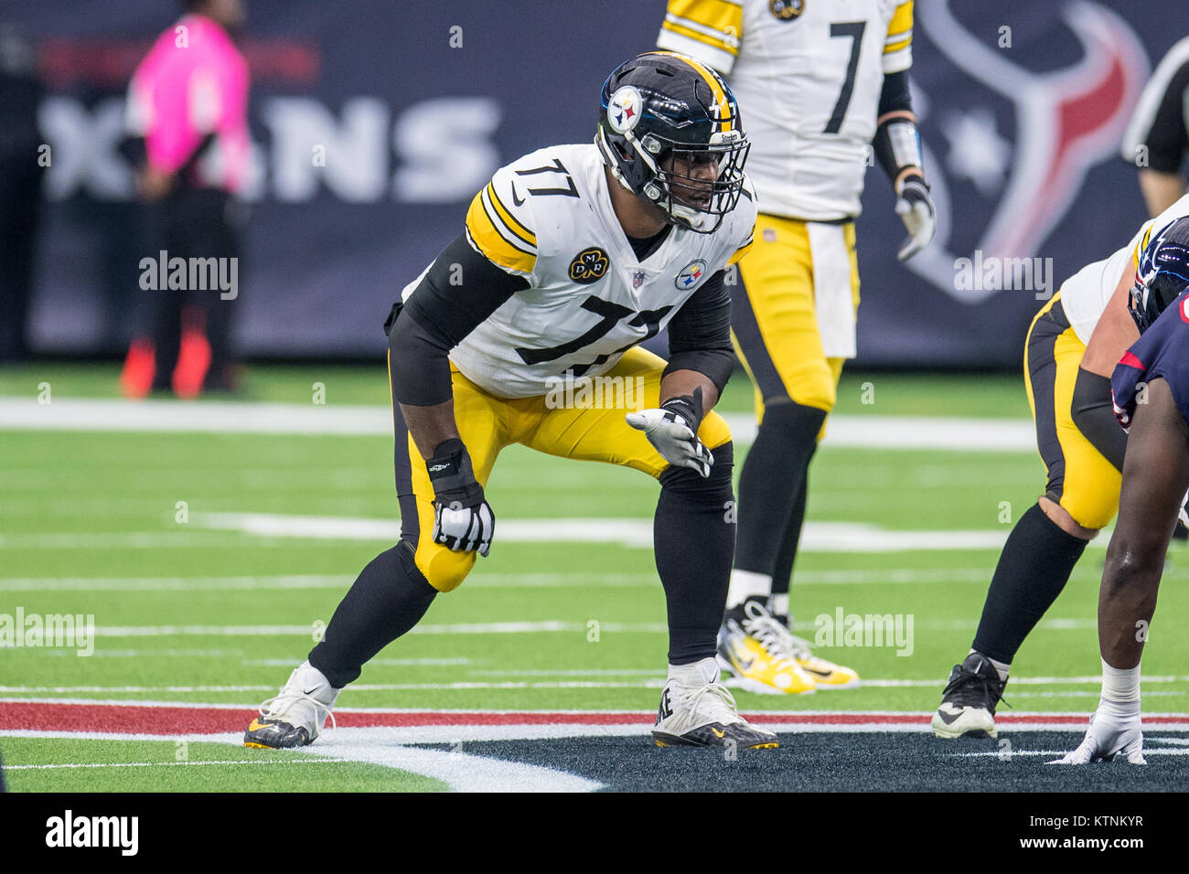 Houston, TX, USA. 25th Dec, 2017. Pittsburgh Steelers offensive tackle ...