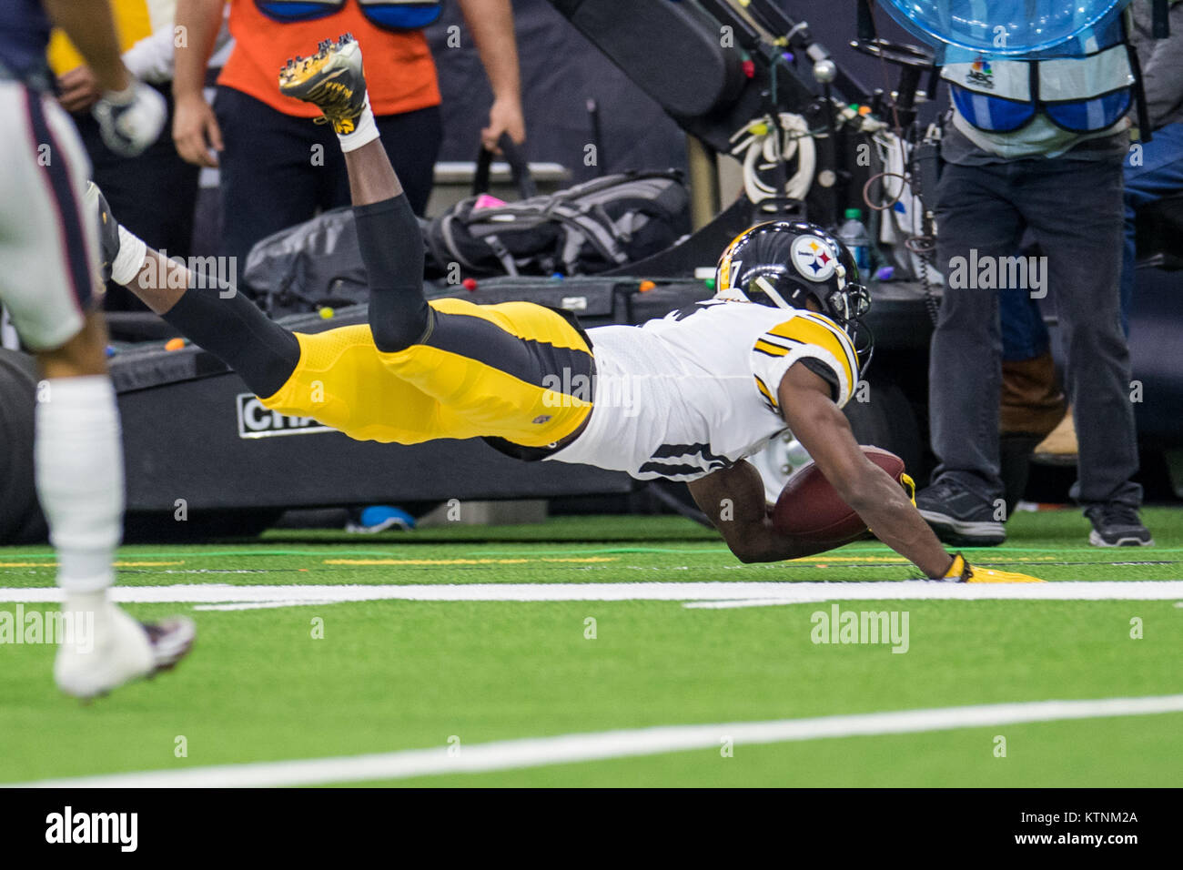Houston, TX, USA. 25th Dec, 2017. Pittsburgh Steelers wide receiver Eli ...