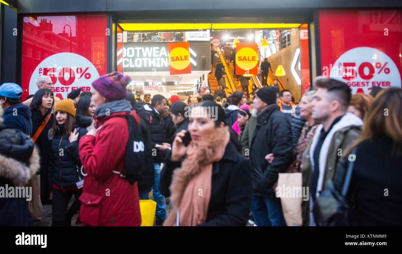 Oxford Circus, London. United Kingdom. 26th December 2017. Large crowd ...