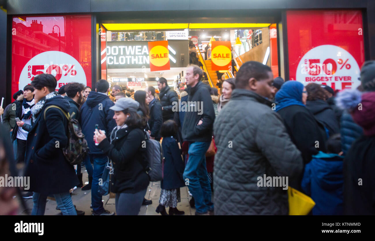 Oxford Circus, London. United Kingdom. 26th December 2017. Large crowd ...