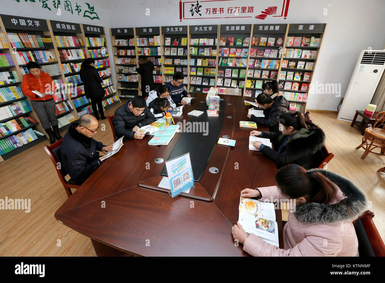 Zaozhuang, China's Shandong Province. 27th Dec, 2017. People read at an ...
