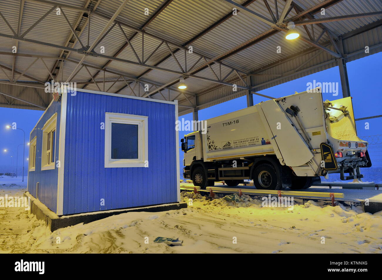 Machine Sorting Rubbish High Resolution Stock Photography and Images ...