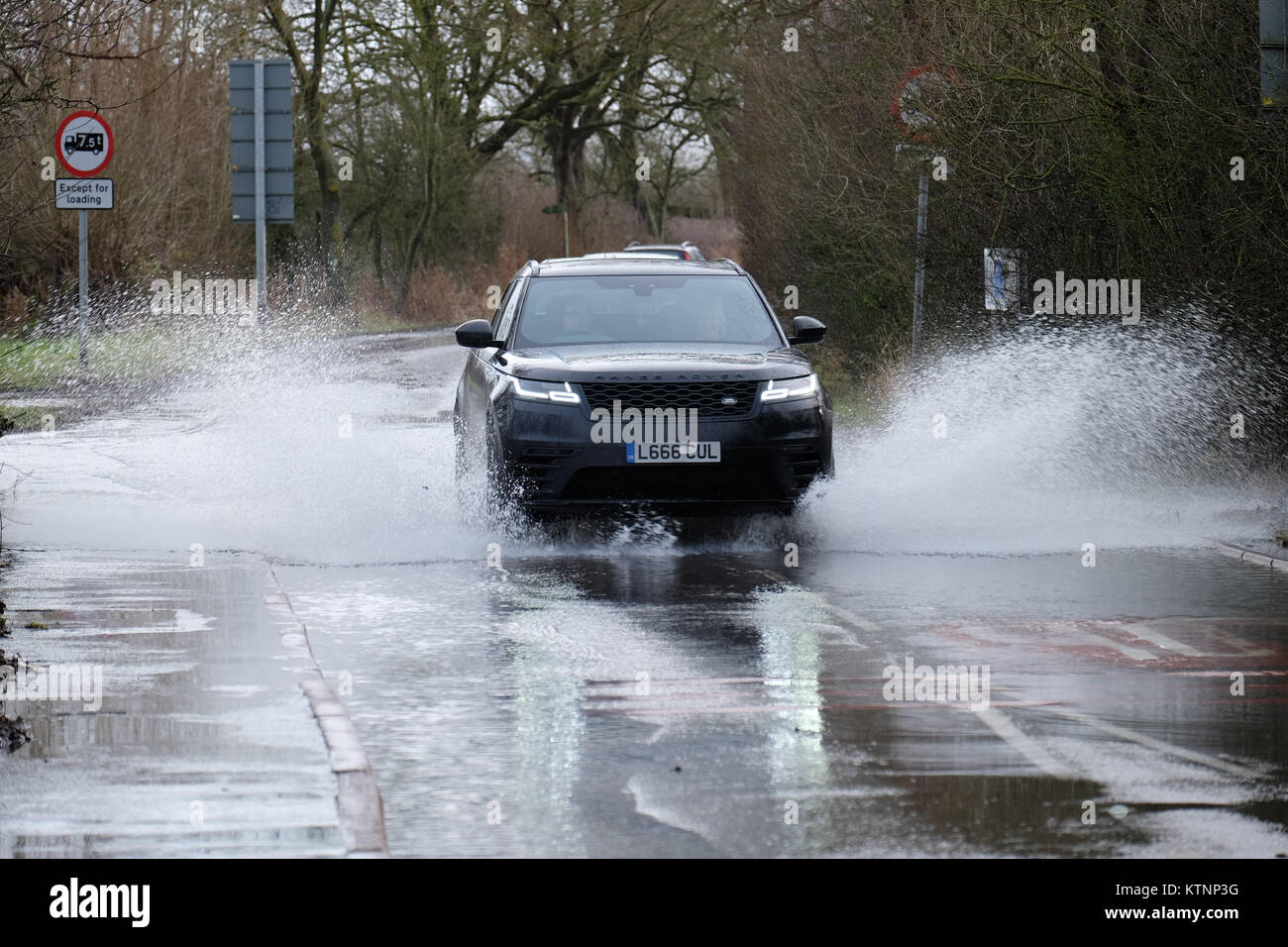 cars drive through flood water on mountsorrel lane Stock Photo - Alamy
