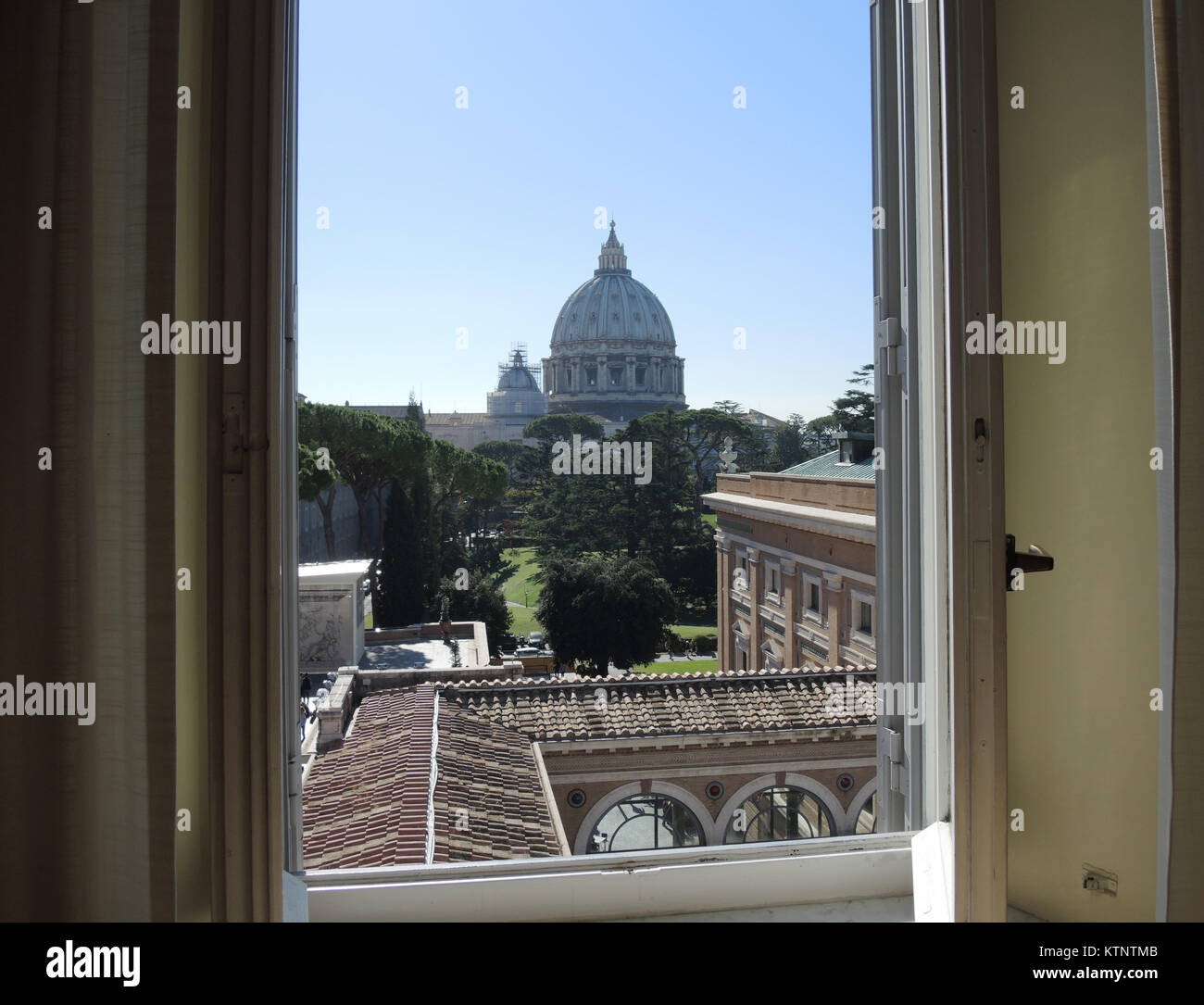 Vatican City, Vatican. 26th Oct, 2017. View of the St. Peter's Basilica ...