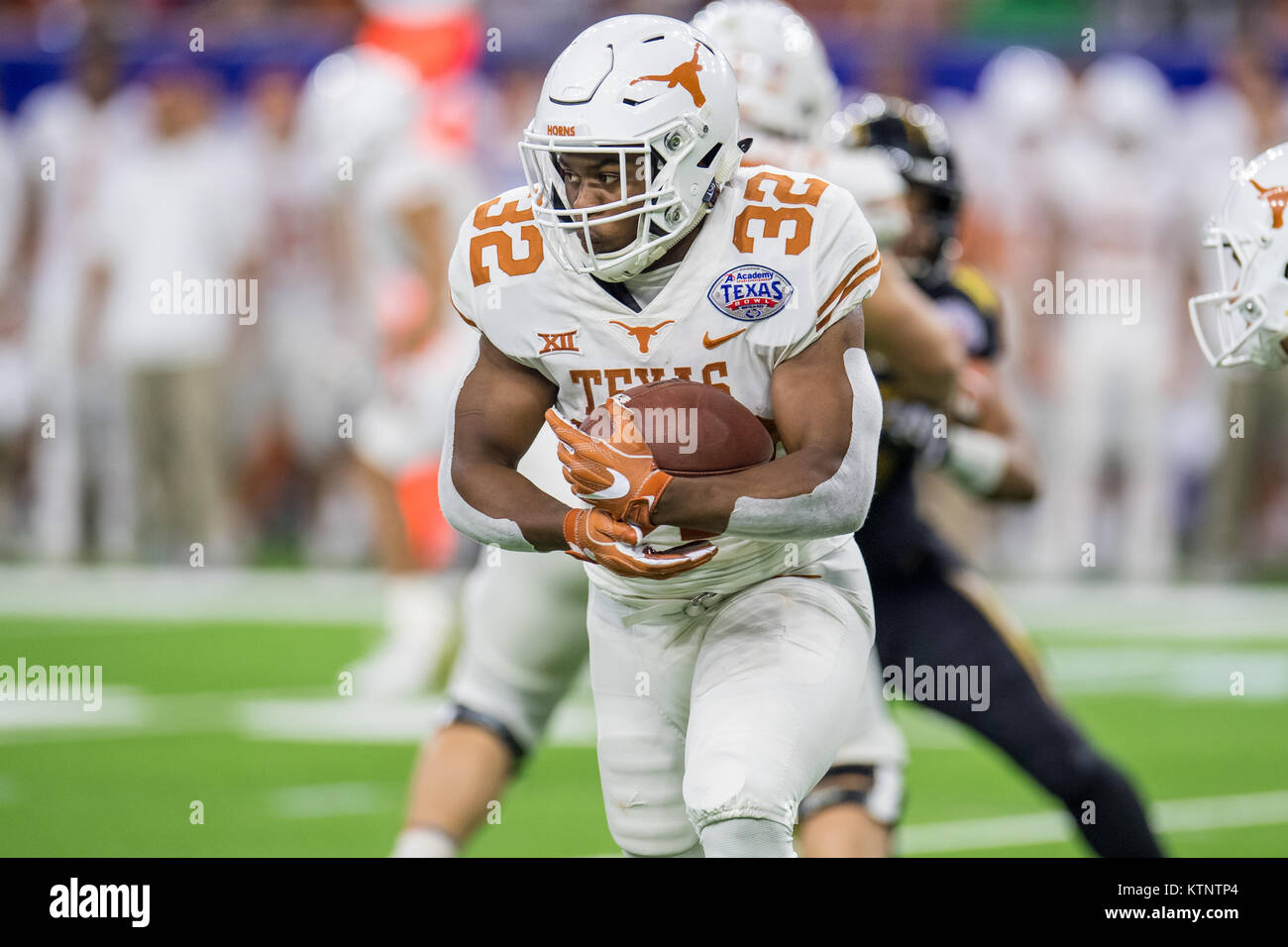 Houston, TX, USA. 27th Dec, 2017. Texas Longhorns running back Daniel ...