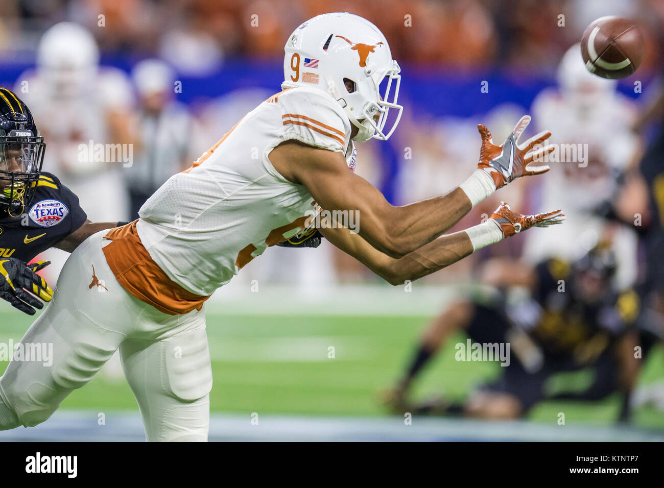 Missouri football stadium tigers hi-res stock photography and images ...