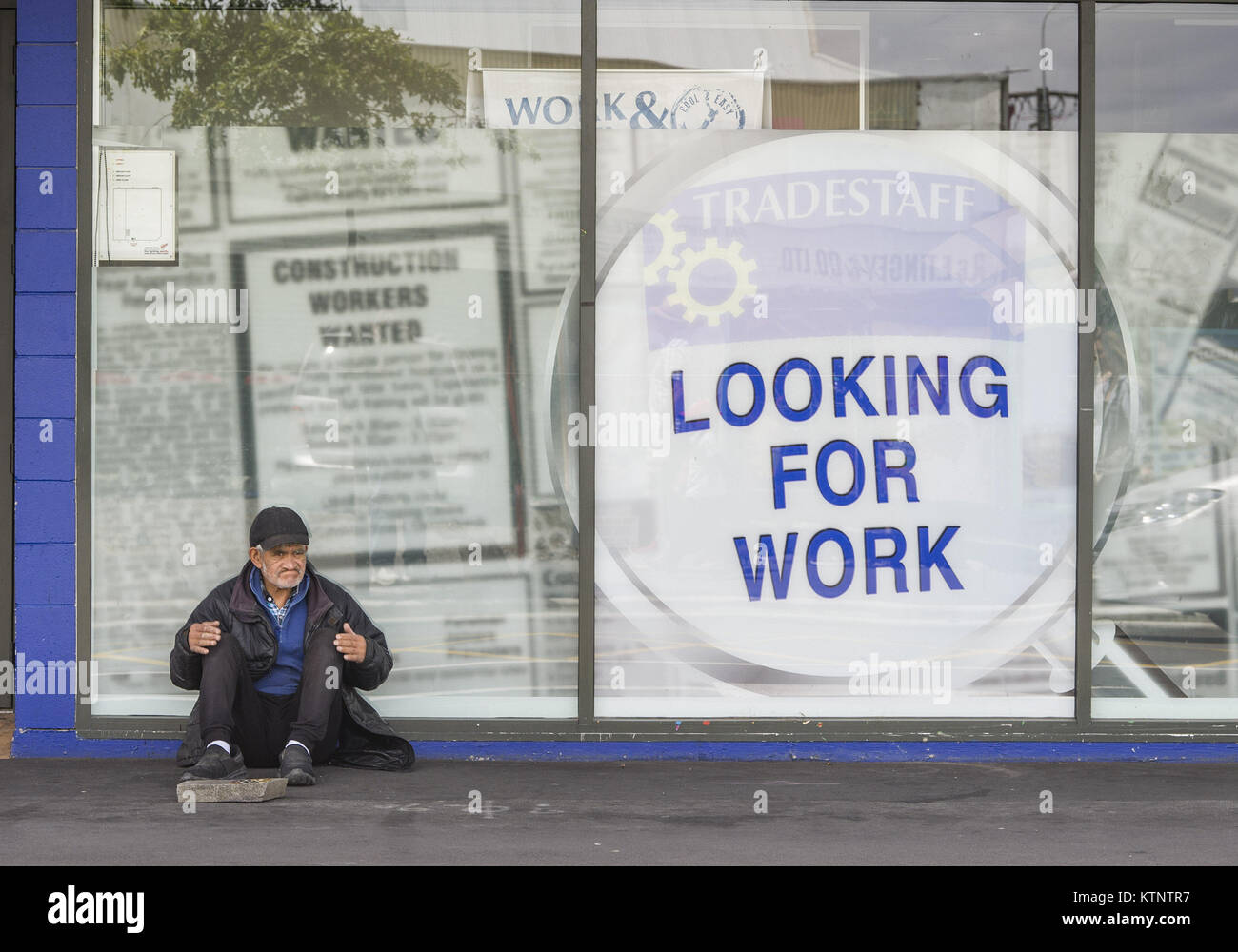 Permanent signs hi-res stock photography and images - Alamy