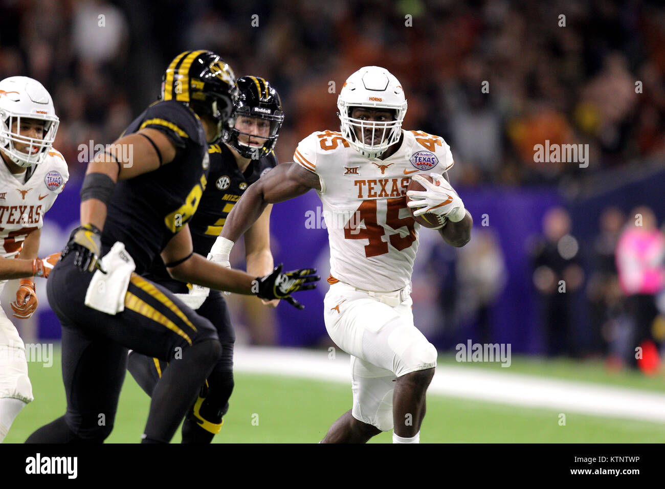 Houston, Texas, USA. 27th Dec, 2017. Texas Longhorns linebacker Anthony ...