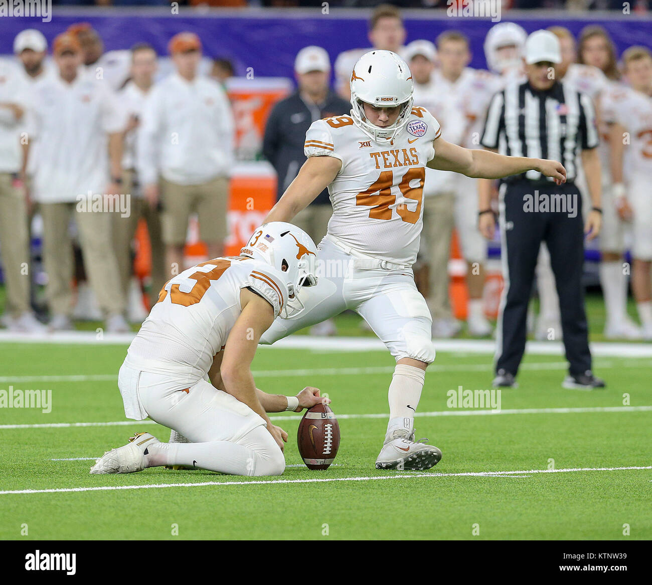 Ncaa football field goal hi-res stock photography and images - Alamy