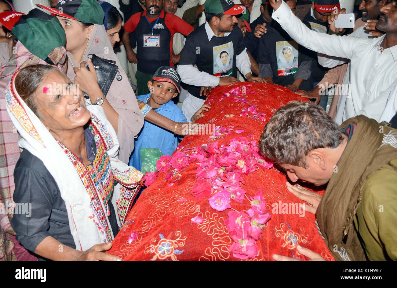 Benazir bhutto grave hi-res stock photography and images - Alamy