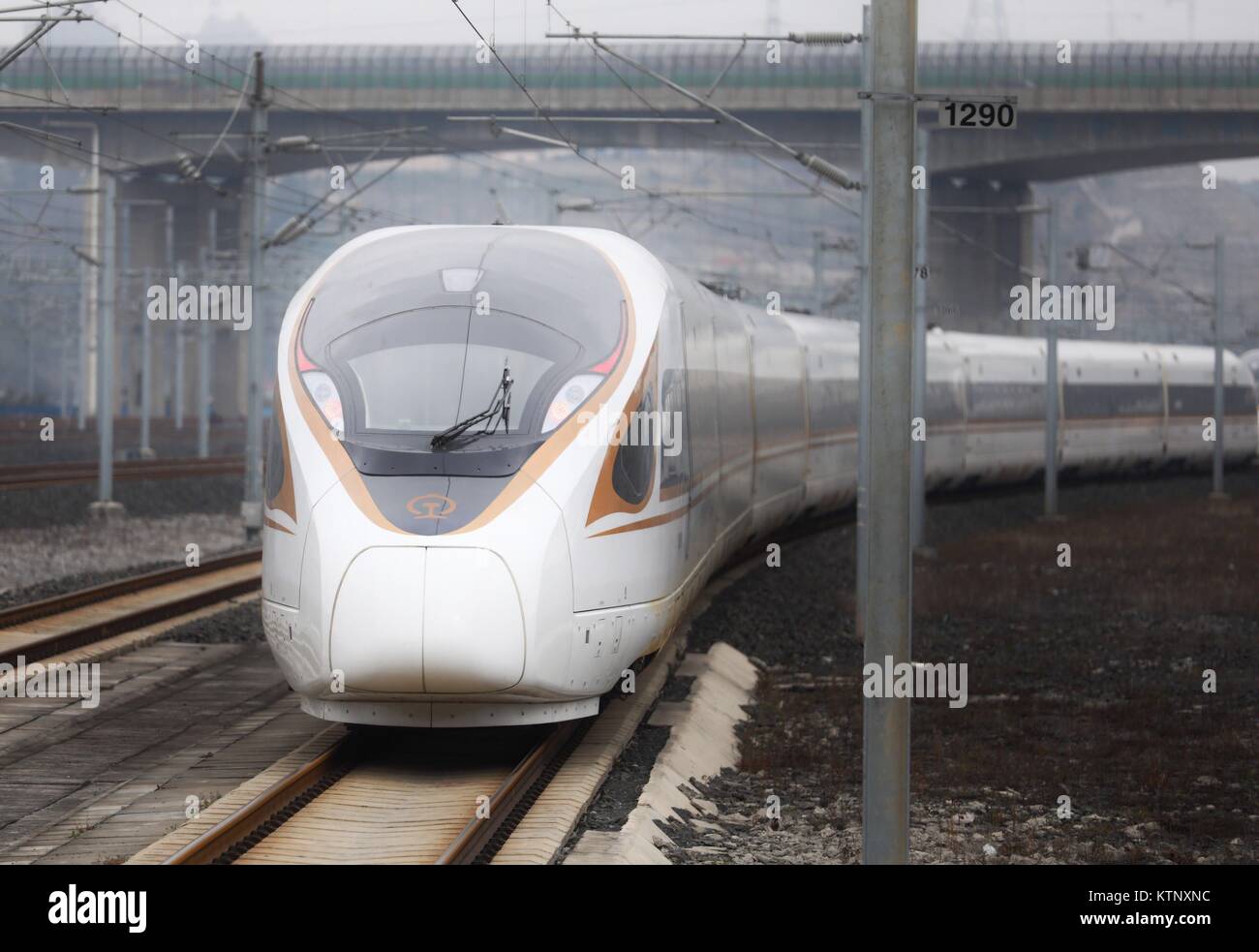 Shanghai to kunming train hi-res stock photography and images - Alamy