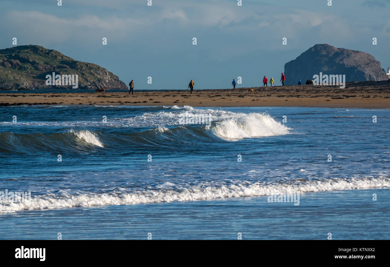 Coast families hi-res stock photography and images - Alamy