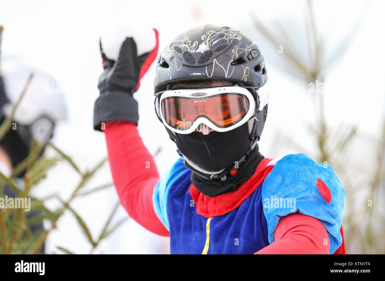 Gelsenkirchen, Germany. 28th Dec, 2017. Nicole, dressed up as Snow ...